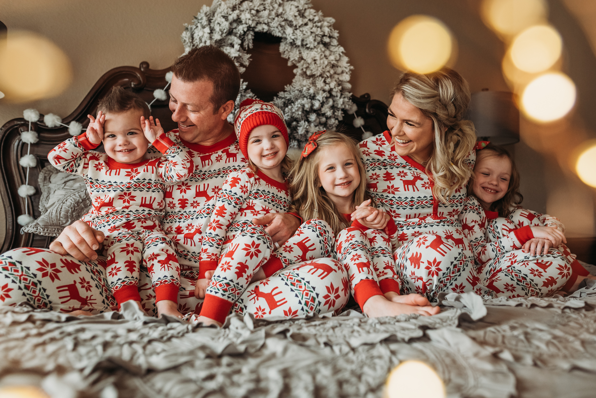 27 hristmas Photo Props Ideas For Creative Holiday Shots